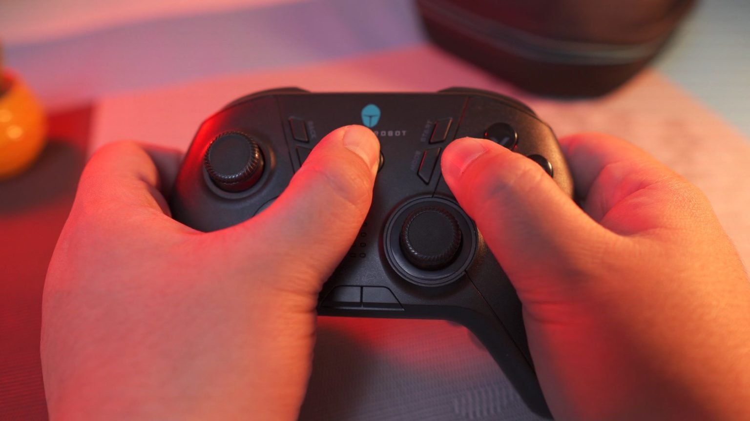 Thunderobot G50 Game Controller Review - Multiplatform Gamepad! - TechBroll