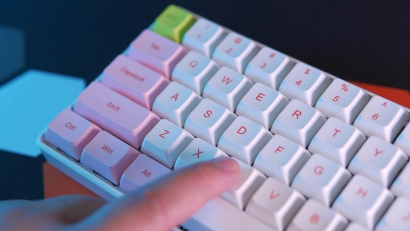 Skyloong/Geek SK61 Optical Mechanical Keyboard Review - Upgraded Geek ...