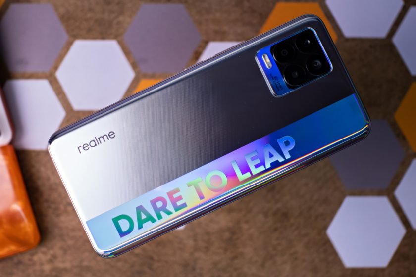 realme 8 Review - The most daring design with Super AMOLED Display ...